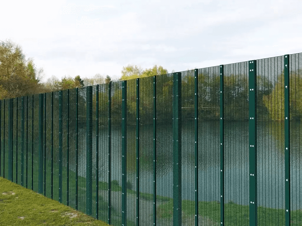 Advantages of Using Security Fences in Industrial Areas | Kingcats ... Advantages of Using Security Fences in Industrial Areas | Kingcats ...